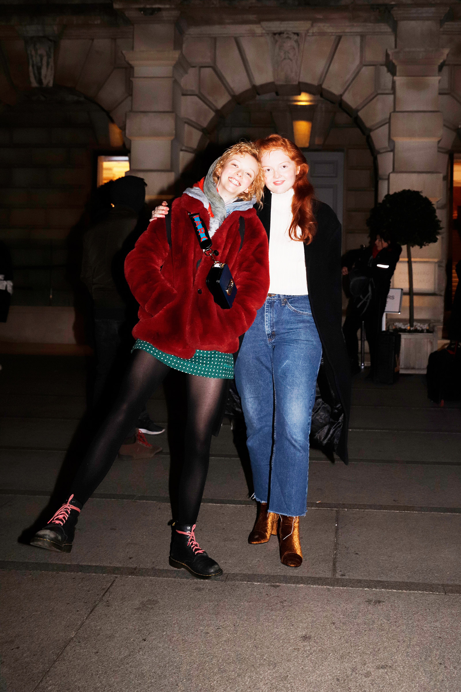 LILY AND TESS - LONDON | FreshSnaps | Droptokyo