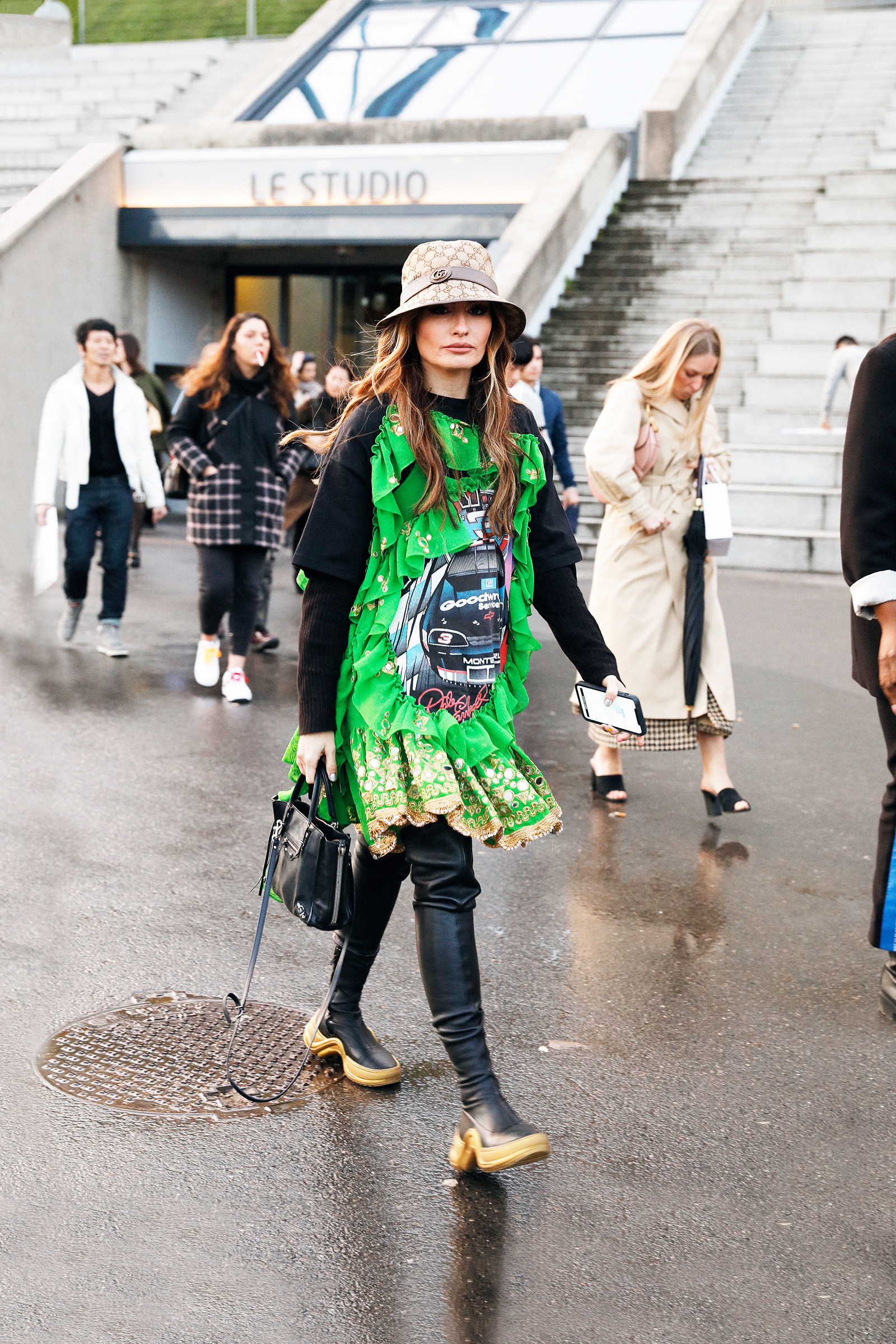 ANGELA ROZAS SAIZ - PARIS | FreshSnaps | Droptokyo