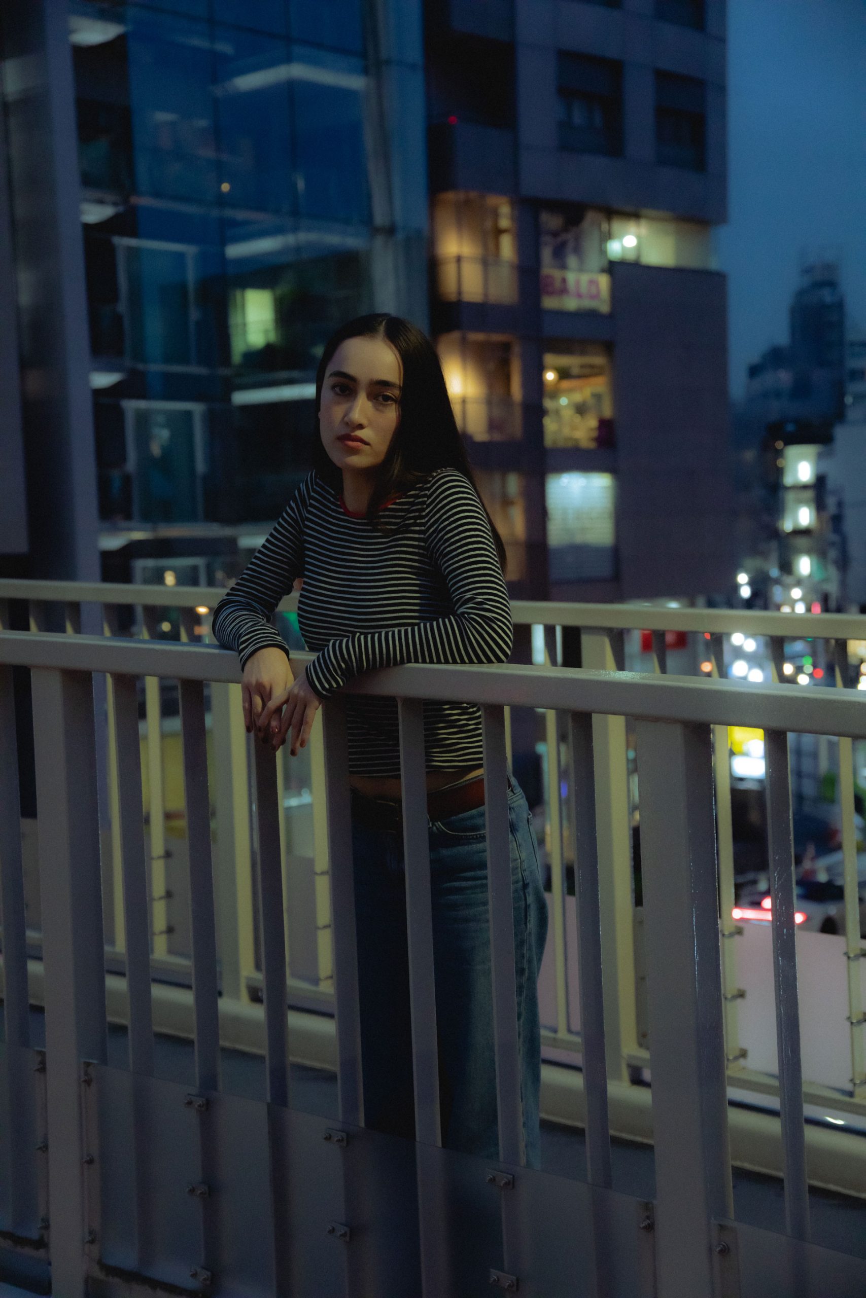 アーティストの Mina Okabe を東京でスナップ | FreshSnaps | Droptokyo